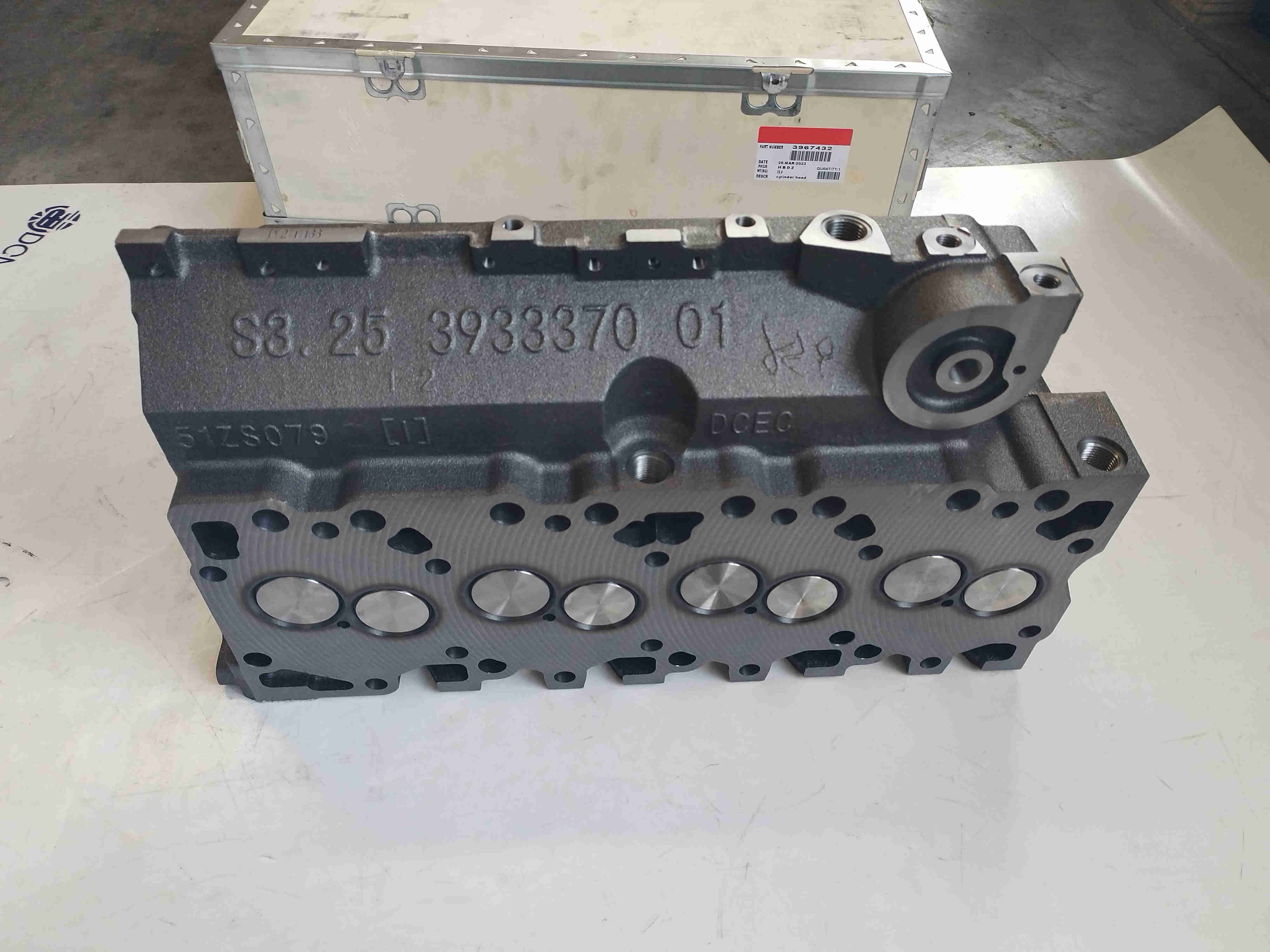 Cummins Diesel Engine Parts Cylinder Head Assembly/3967432